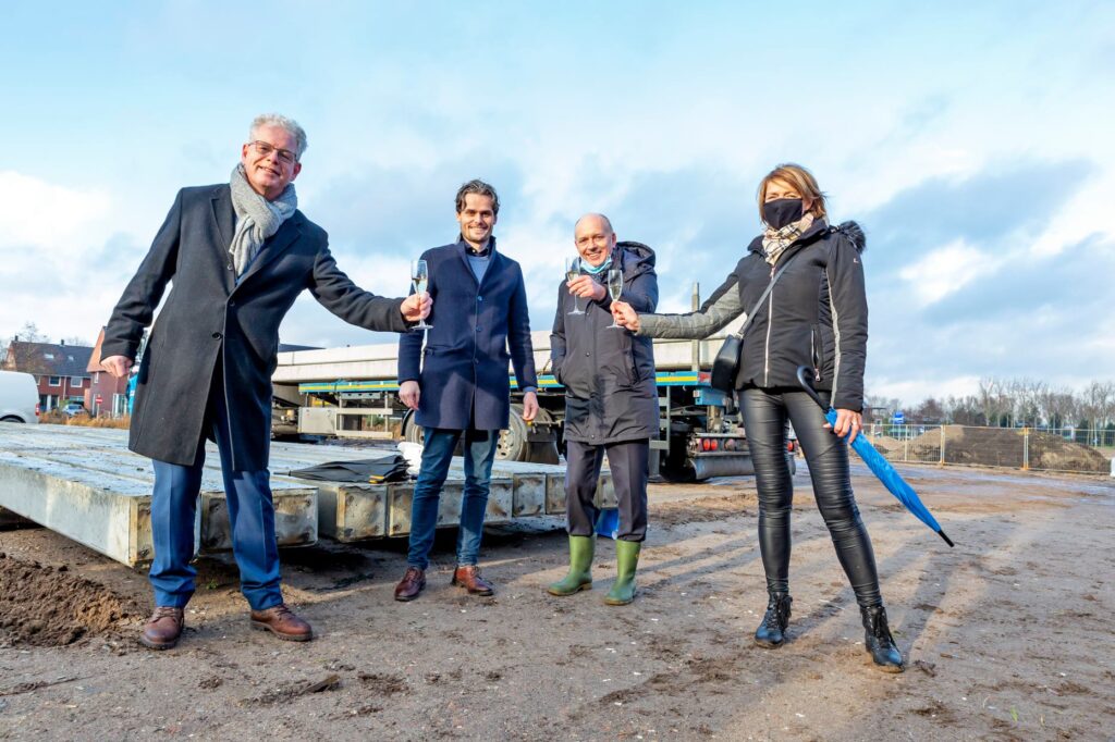 Eerste paal Oude Tol eiland 2 te Reeuwijk | Toba architecten